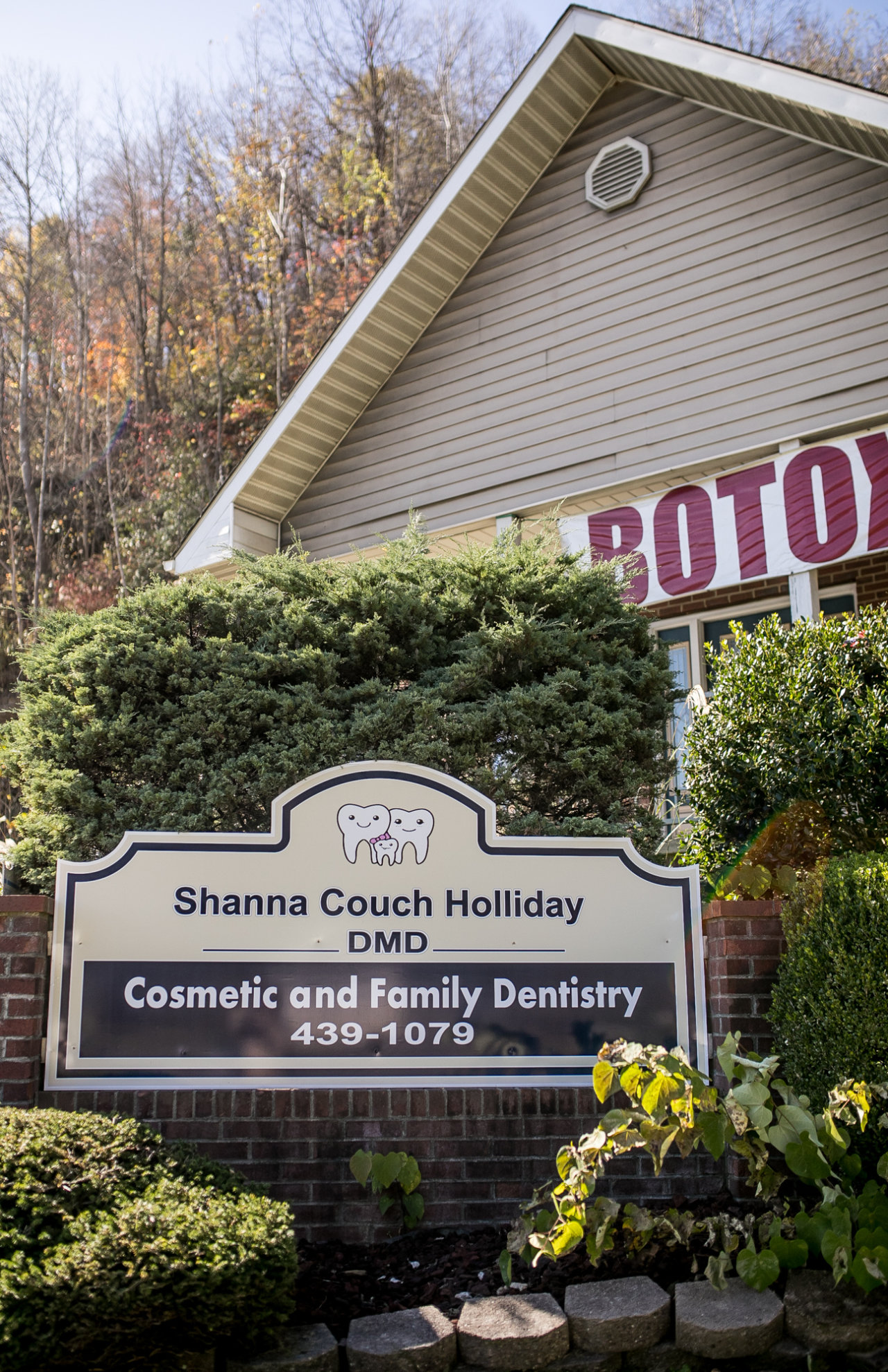 Who We Are | Shanna Couch Holliday | Cosmetic Dentist